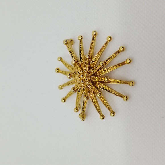 Jewelry | Vintage Gold Tone Starburst Pin | Poshmark